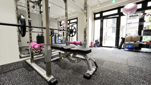 【根津駅徒歩4分】パーソナル向けの設備が整った1階路面テナントの完全個室パーソナルジム MIYAZAKI GYM根津店の写真1