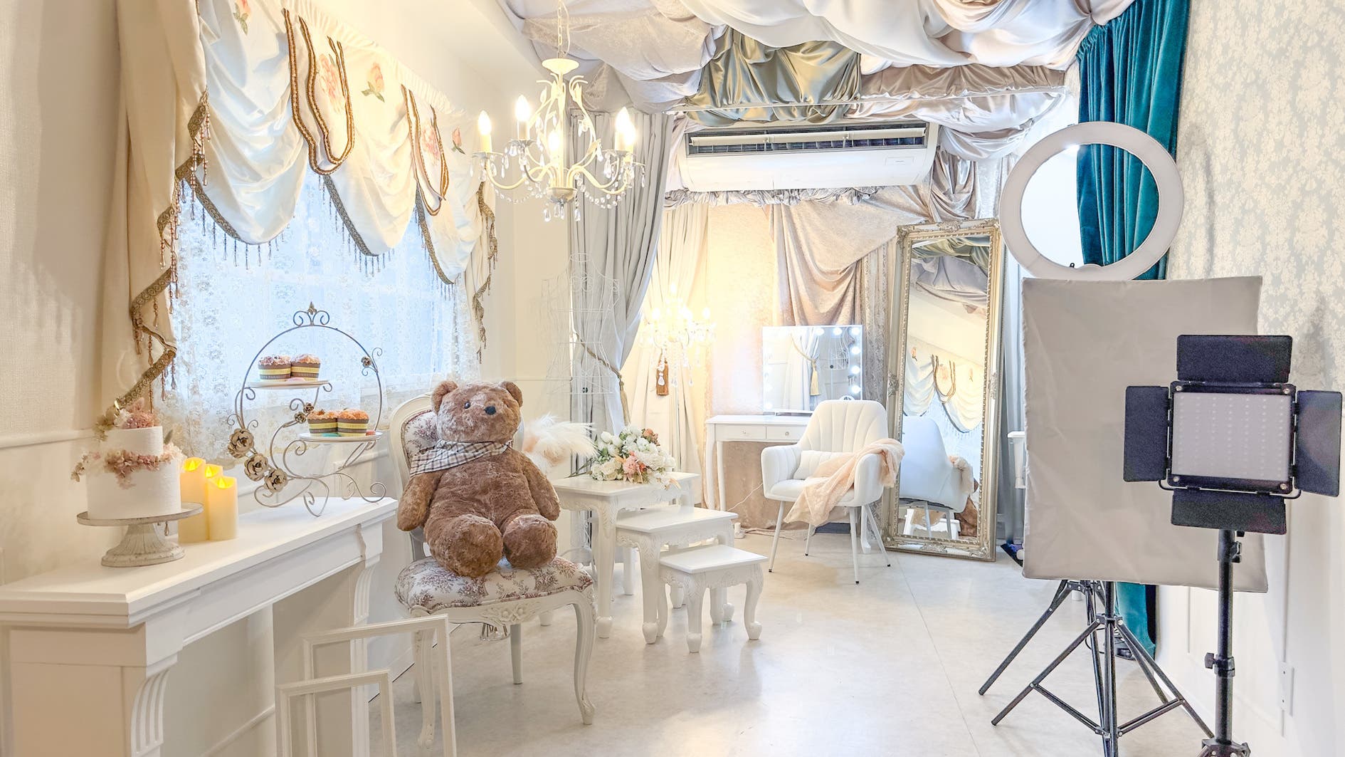 🎄クリスマスコス🪅ゴシック👠×白家具×ゲーミングブース🚥｜メイク＆更衣室完備｜撮影機材無料｜ヴェール秋葉原[30]の写真27