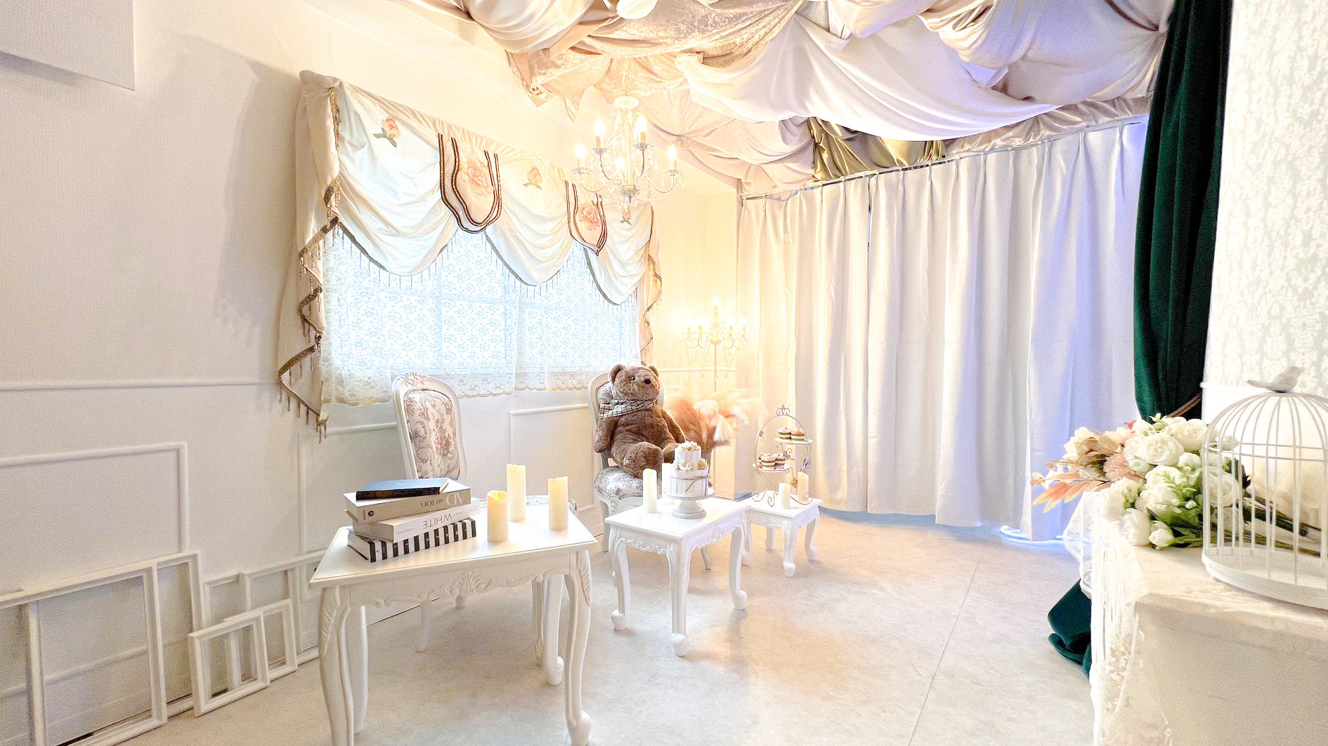 🎄クリスマスコス🪅ゴシック👠×白家具×ゲーミングブース🚥｜メイク＆更衣室完備｜撮影機材無料｜ヴェール秋葉原[30]の写真22