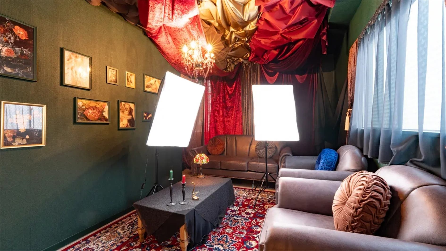 🎄クリスマスコス🪅ゴシック👠×白家具×ゲーミングブース🚥｜メイク＆更衣室完備｜撮影機材無料｜ヴェール秋葉原[30]の写真12