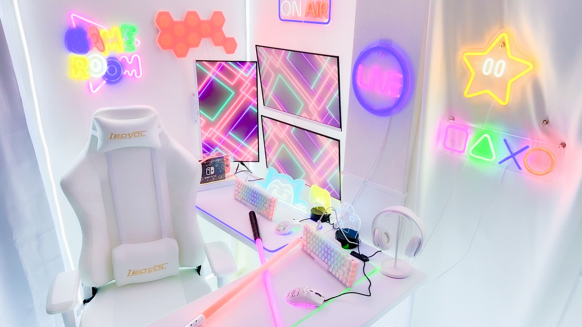 🎄クリスマスコス🪅ゴシック👠×白家具×ゲーミングブース🚥｜メイク＆更衣室完備｜撮影機材無料｜ヴェール秋葉原[30]の写真2