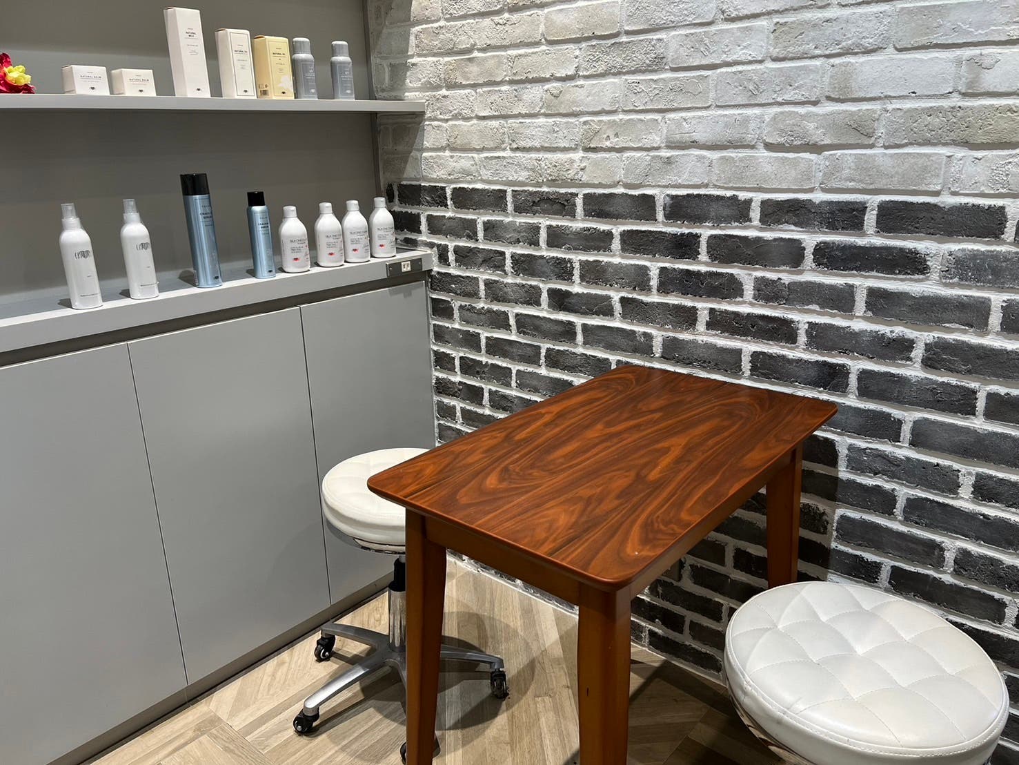 【EARTH フォレストモール印西牧の原店】ネイル専用席★✂︎フリーランス/個人練習/美容業に最適♪の写真1