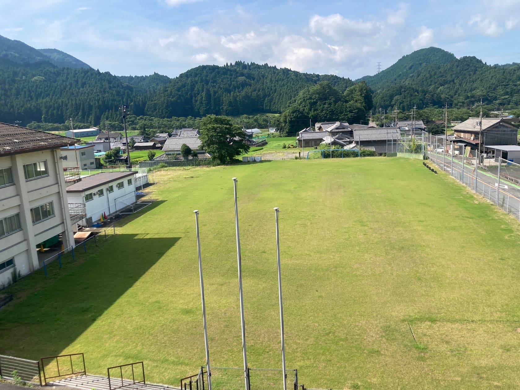 天然芝で遊べる！ 旧鮎河小学校グラウンドの写真10