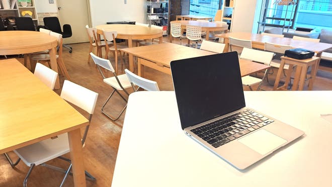 【ビジネス・会議・打合せ】秋葉原駅徒歩6分/40名着席可能/プロジェクター/マイク/ホワイトボード/Wi-fi/軽飲食可の写真1