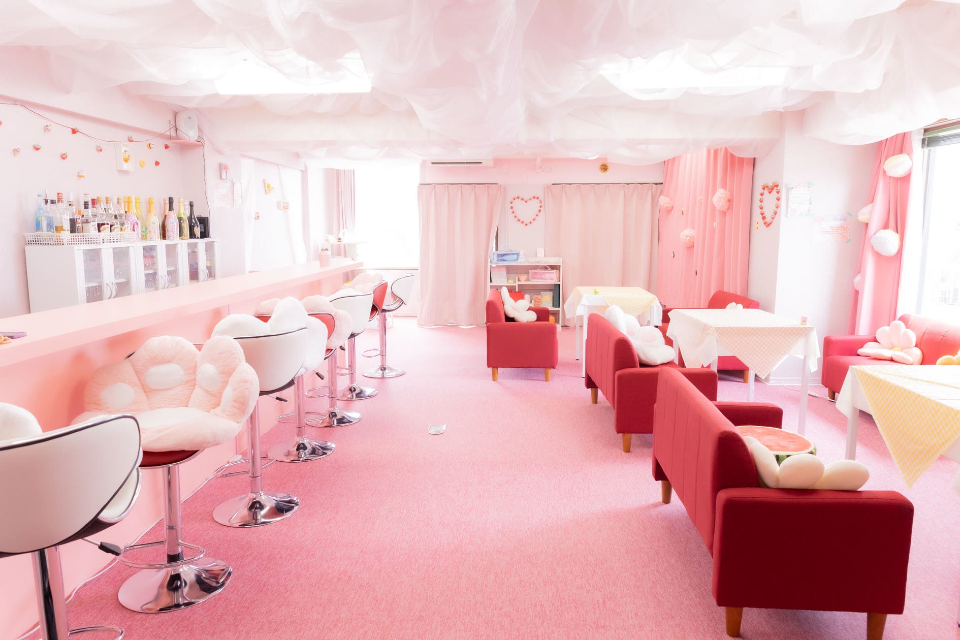 JR高田馬場駅から徒歩３０秒！ファンシー系レンタルスタジオの写真1