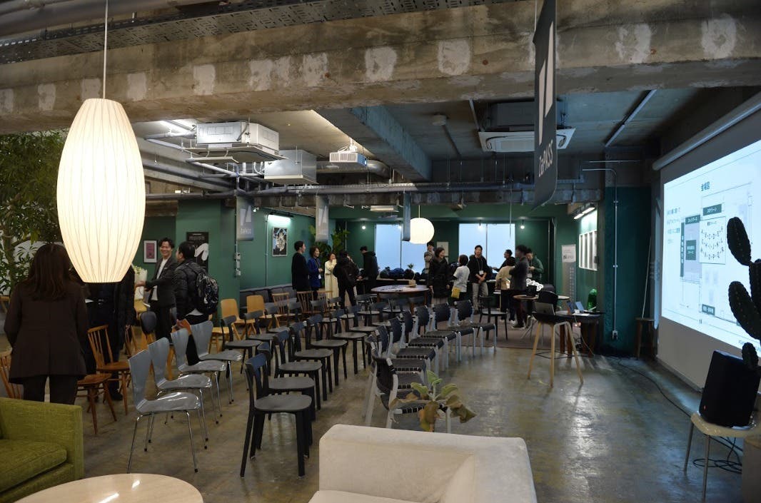 【永田町駅2分・100名対応】忘年会/新年会/セミナーにオススメ｜こだわりのインテリア｜212㎡の広々空間の写真16