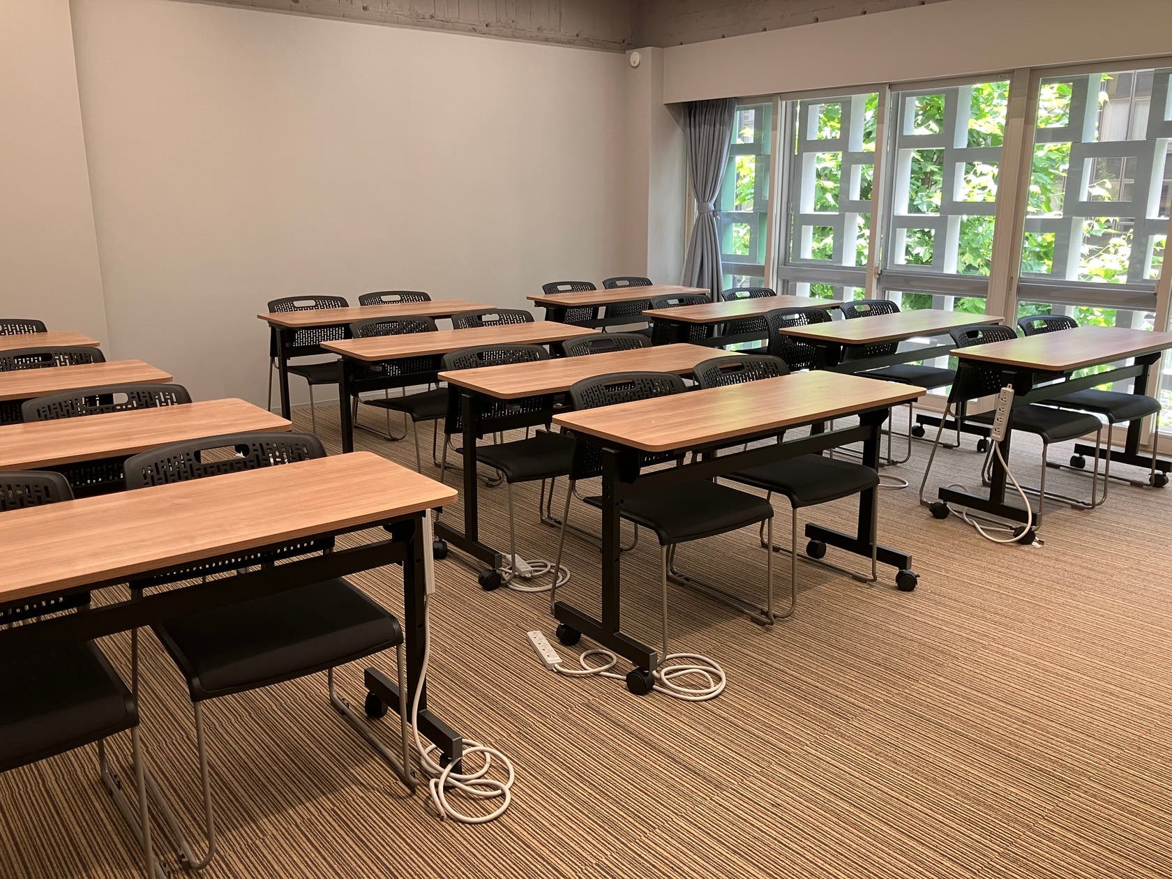 【24名利用可♪港区・赤坂のセミナールーム】溜池山王駅徒歩３分！防音・設備充実のセミナールーム貸スペースペチャクチャRoom４の写真2