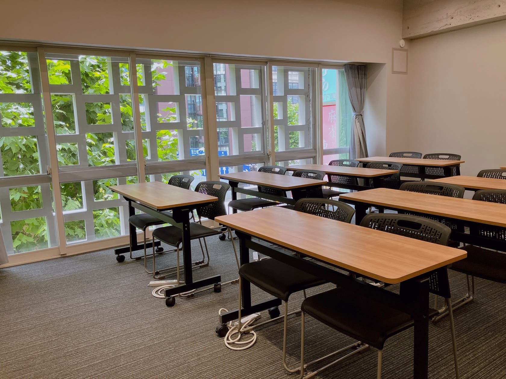 【イベントに最適♪港区・赤坂のセミナールーム】溜池山王駅徒歩３分！防音・設備充実のセミナールーム貸スペースペチャクチャRoom３の写真5