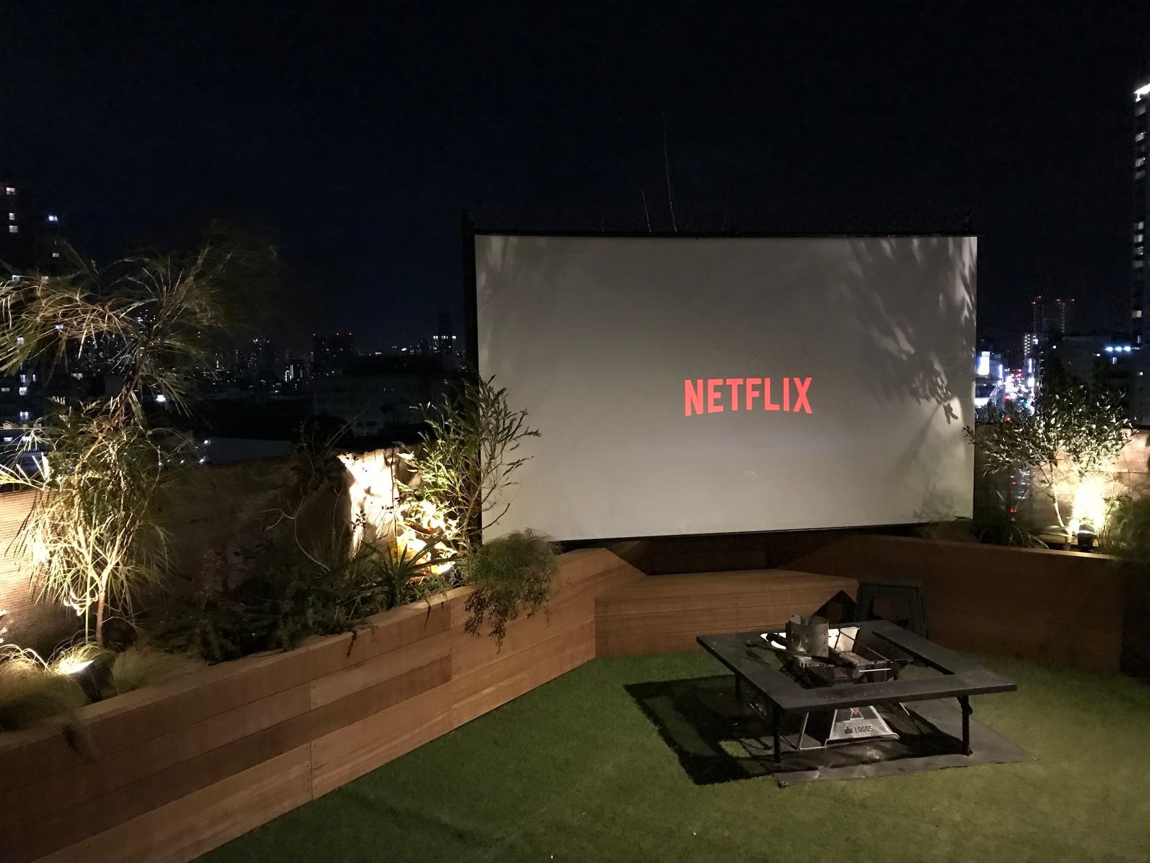 🎥【プロジェクター・120インチスクリーン】利用※日没後以降のみ視聴可能、雨天・強風時は利用不可（返金いたします。）】の画像1