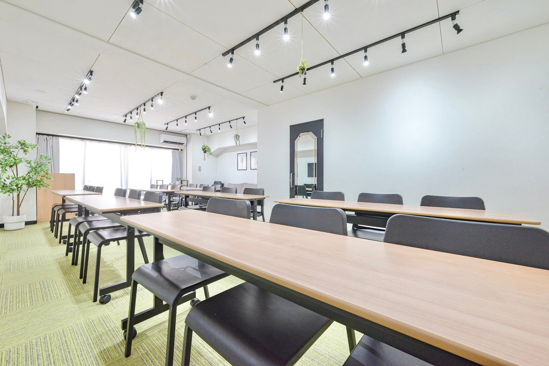 🥳新大阪駅3分〈COCO会議室新大阪〉駅近最大30名/セミナー/貸し会議室/ビジネス&amp;懇親会&amp;撮影/当日予約OKの写真1