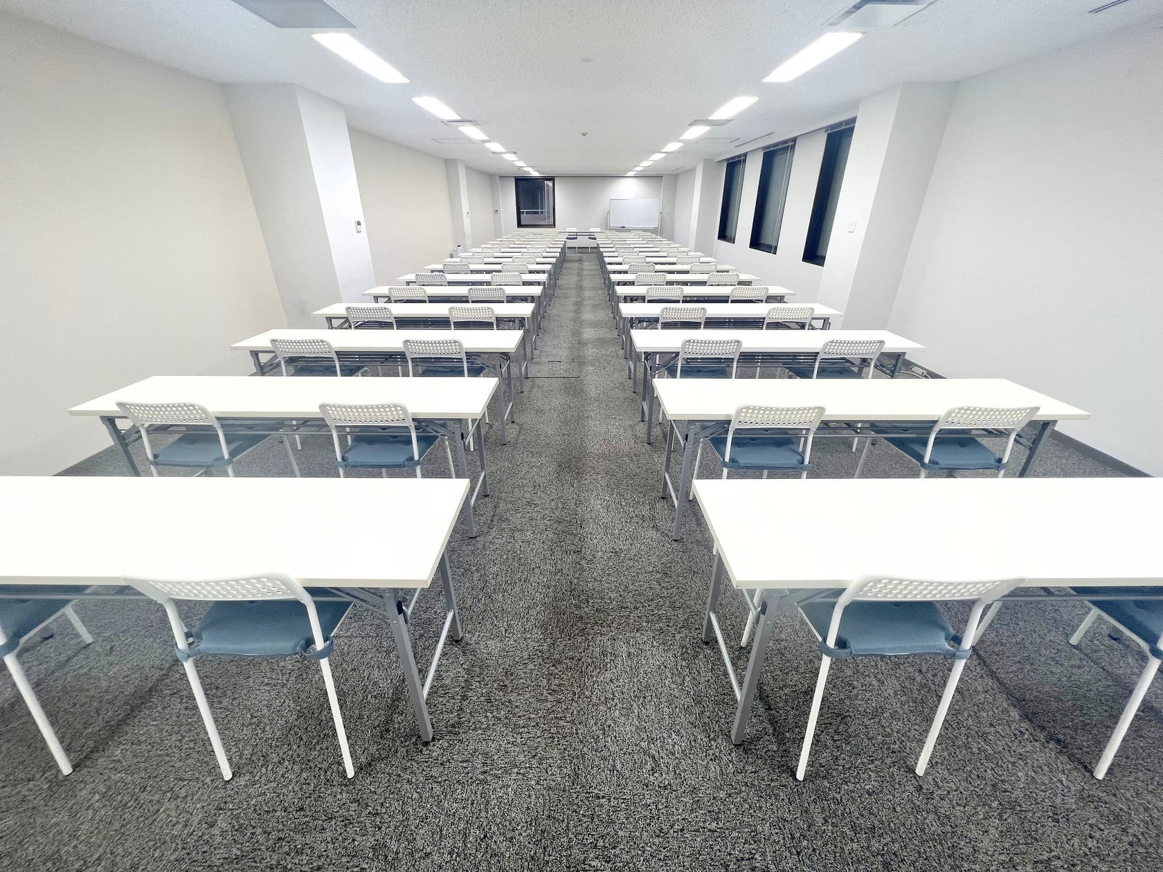 ⭐NEW⭐【六本木一丁目駅徒歩5分】無料備品多数☆会議・研修・試験会場・WEBセミナー・ZOOM快適ビジネス仕様！2階D会議室の写真3