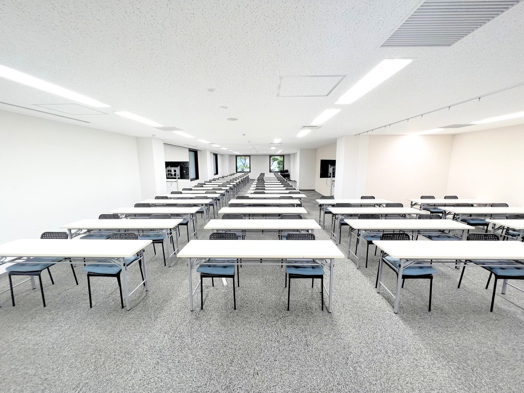 ⭐NEW⭐【六本木一丁目駅徒歩5分】無料備品多数☆会議・研修・試験会場・WEBセミナー・ZOOM快適ビジネス仕様！2階H会議室の写真1