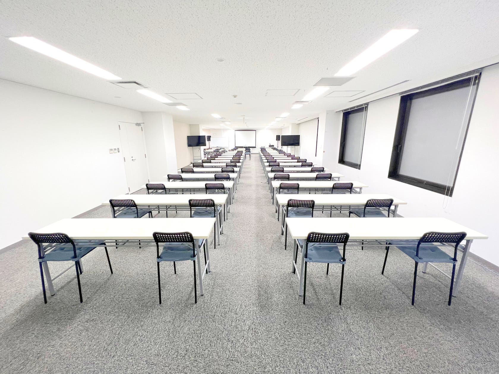 ⭐NEW⭐【六本木一丁目駅徒歩5分】無料備品多数☆会議・研修・試験会場・WEBセミナー・ZOOM快適ビジネス仕様！2階H会議室の写真2