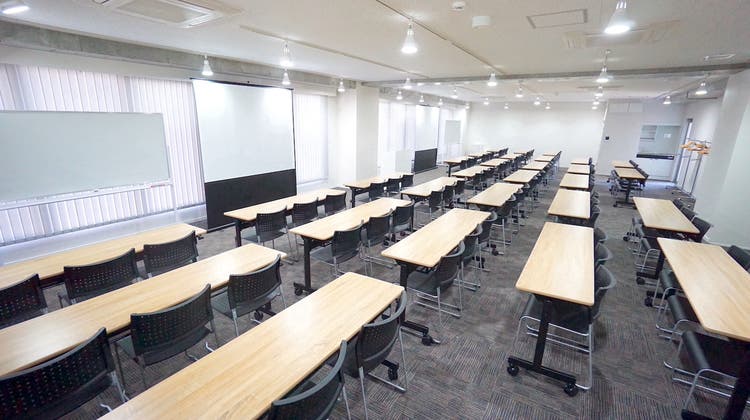 🎊9月末まで🎊限定割引中🉐|博多駅前|87名着席🪑|ワンフロア貸切|高速Wi-Fi🛜|映像・音響機器充実🎤の写真1