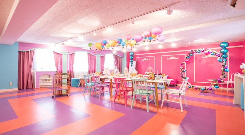 【カップケーキ】原宿系クレイジーメルヘン🧁 毒々しいほどビビットでカラフルなデコラティブなスタジオ