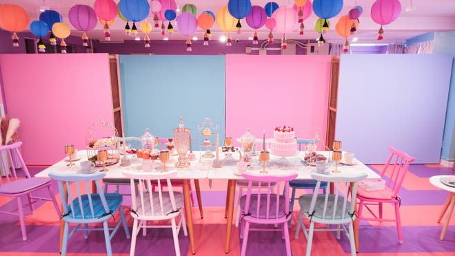 【カップケーキ】原宿系クレイジーメルヘン🧁 毒々しいほどビビットでカラフルなデコラティブなスタジオの写真3