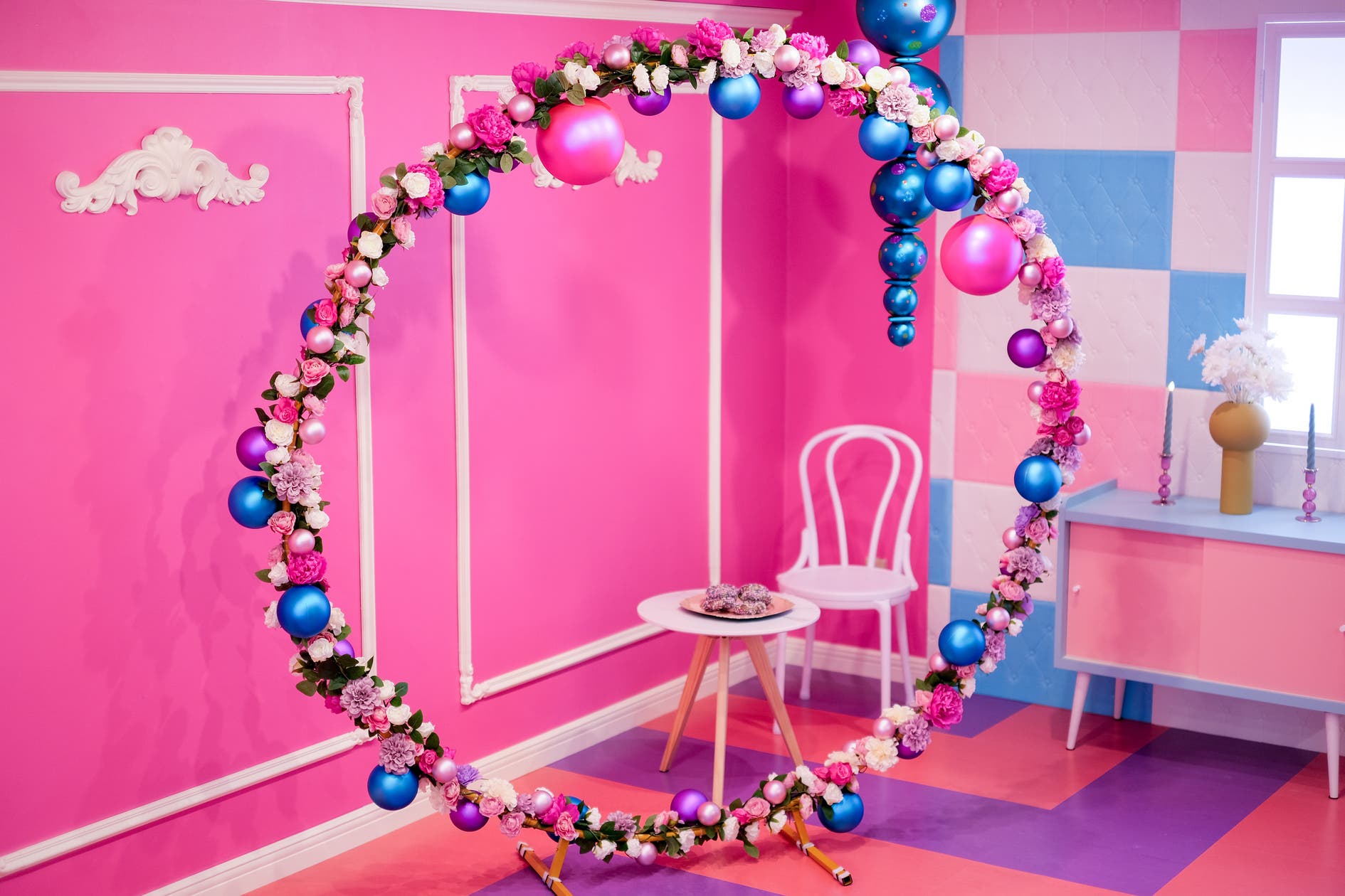 【カップケーキ】原宿系クレイジーメルヘン🧁 毒々しいほどビビットでカラフルなデコラティブなスタジオの写真4