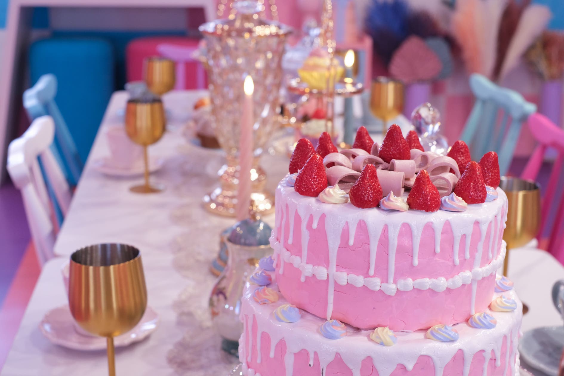 【カップケーキ】原宿系クレイジーメルヘン🧁 毒々しいほどビビットでカラフルなデコラティブなスタジオの写真6