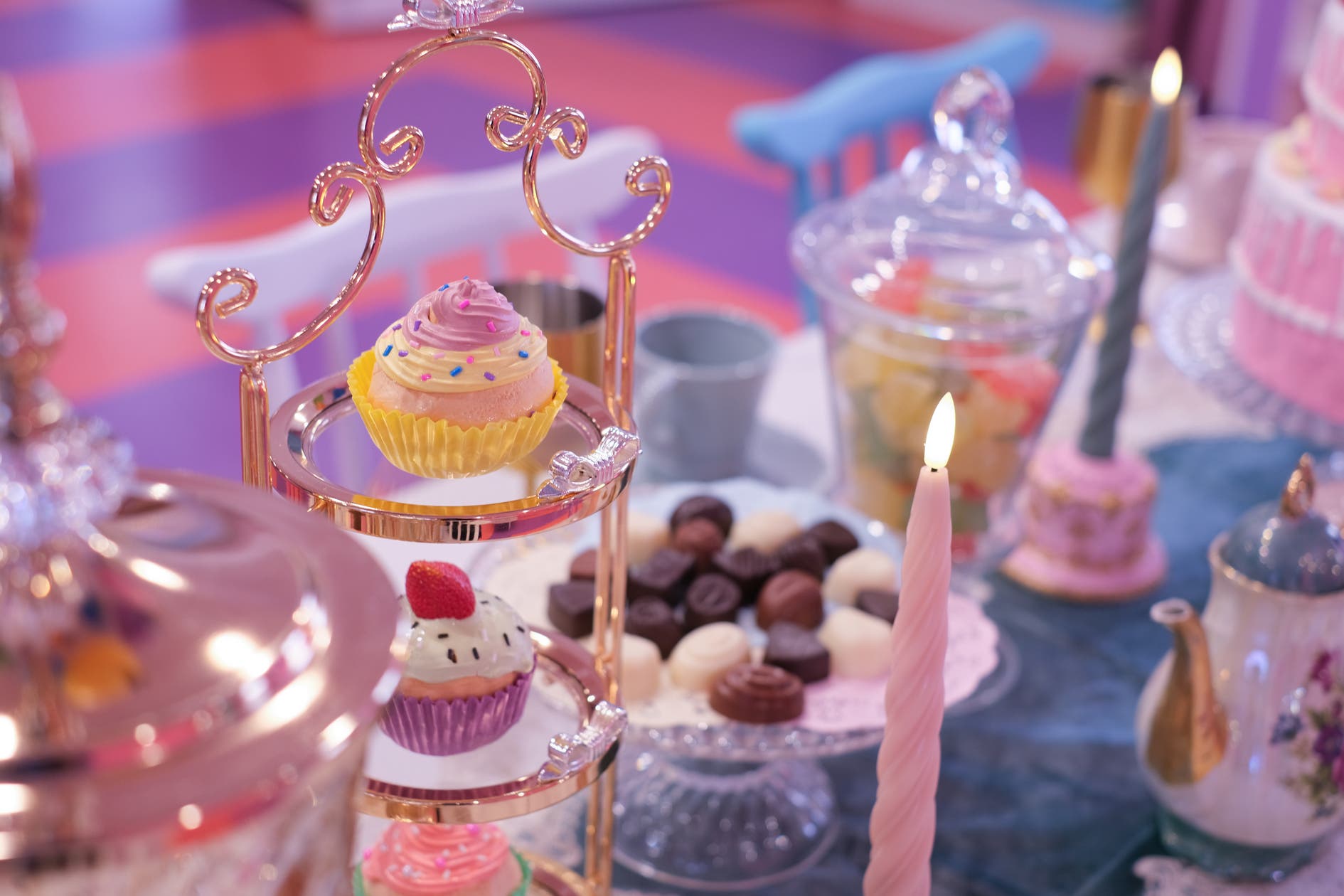 【カップケーキ】原宿系クレイジーメルヘン🧁 毒々しいほどビビットでカラフルなデコラティブなスタジオの写真7