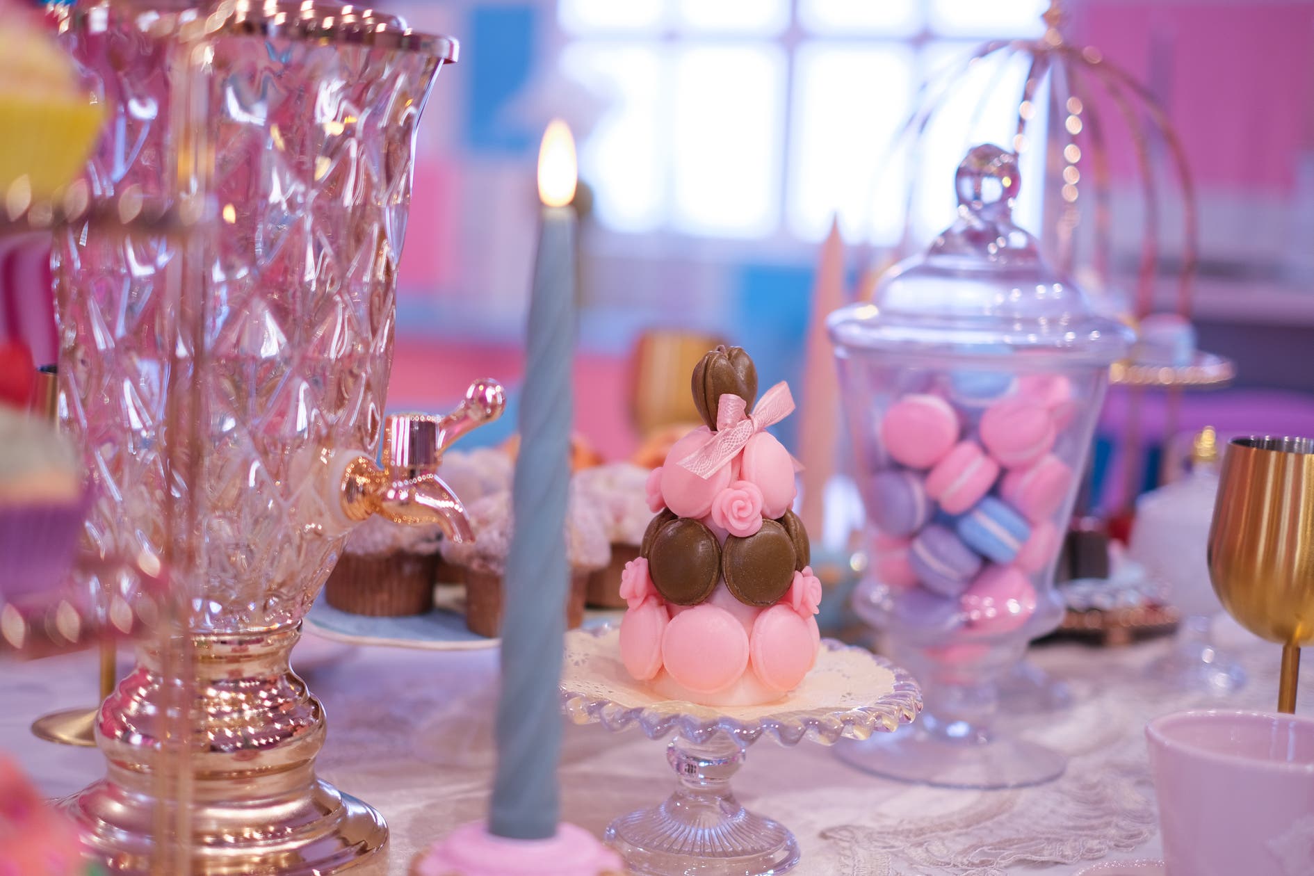 【カップケーキ】原宿系クレイジーメルヘン🧁 毒々しいほどビビットでカラフルなデコラティブなスタジオの写真8