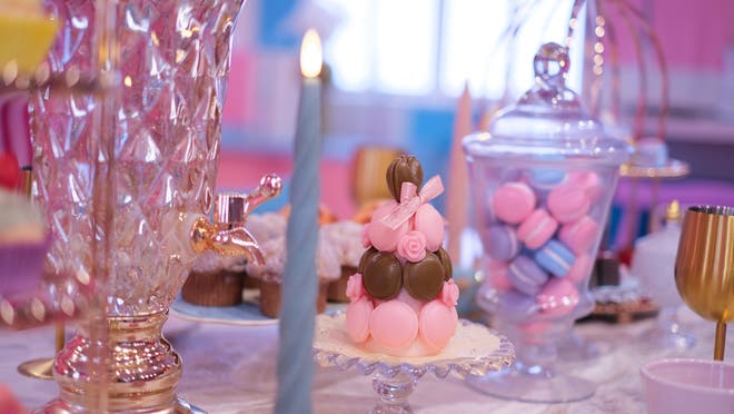 【カップケーキ】原宿系クレイジーメルヘン🧁 毒々しいほどビビットでカラフルなデコラティブなスタジオの写真8