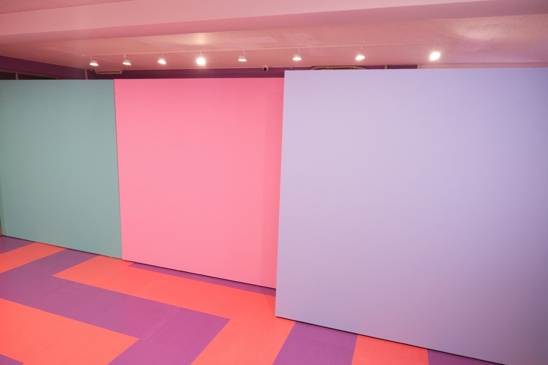 【カップケーキ】原宿系クレイジーメルヘン🧁 毒々しいほどビビットでカラフルなデコラティブなスタジオの写真10