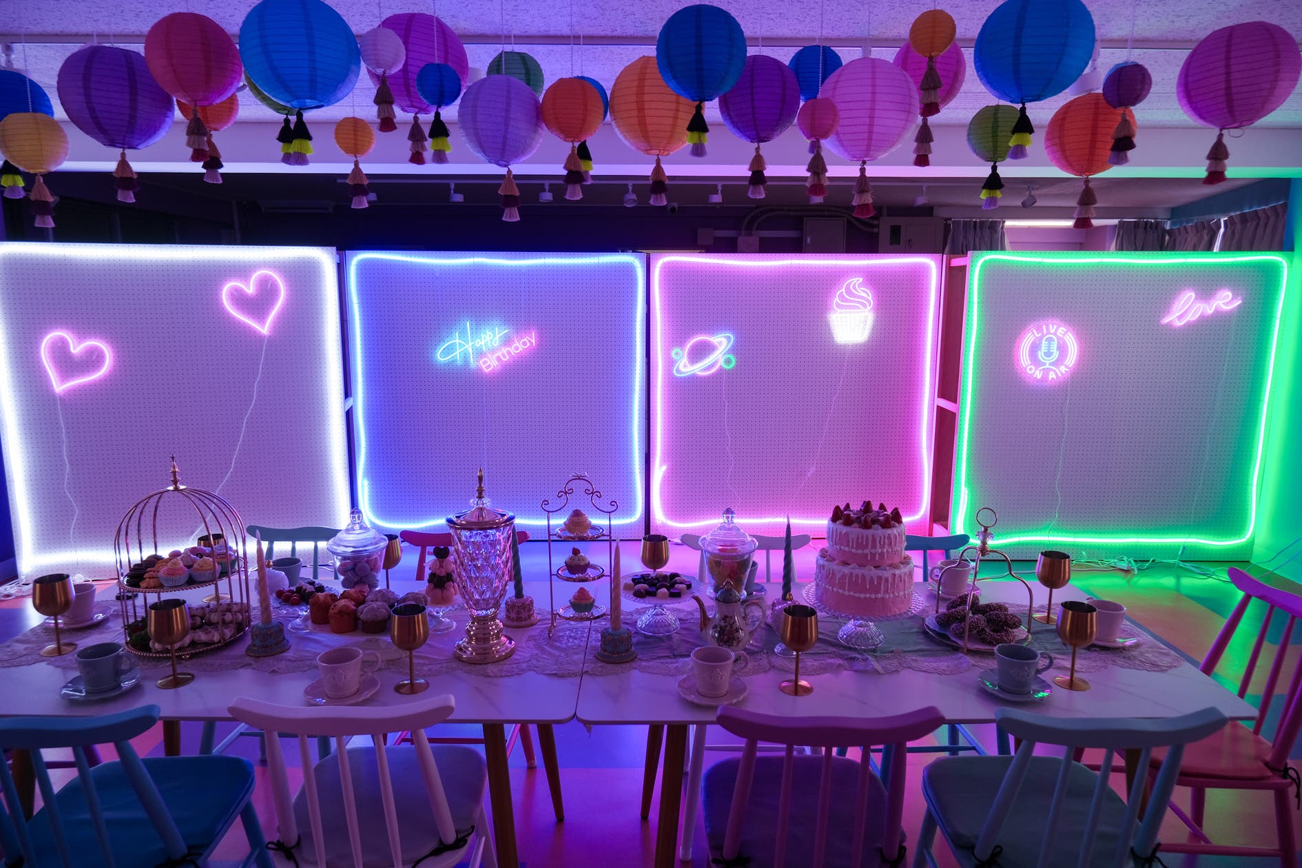 【カップケーキ】原宿系クレイジーメルヘン🧁 毒々しいほどビビットでカラフルなデコラティブなスタジオの写真11