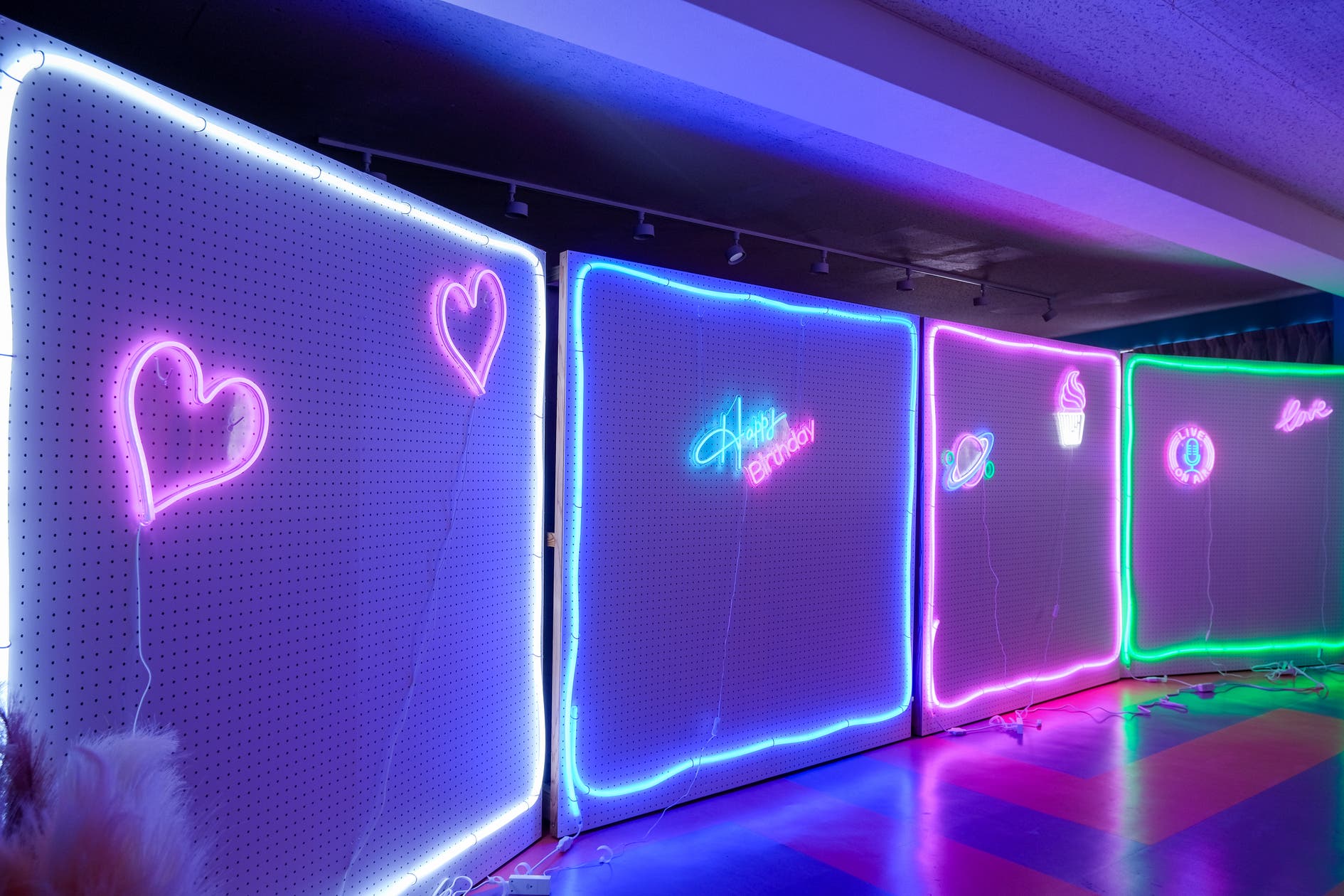 【カップケーキ】原宿系クレイジーメルヘン🧁 毒々しいほどビビットでカラフルなデコラティブなスタジオの写真12