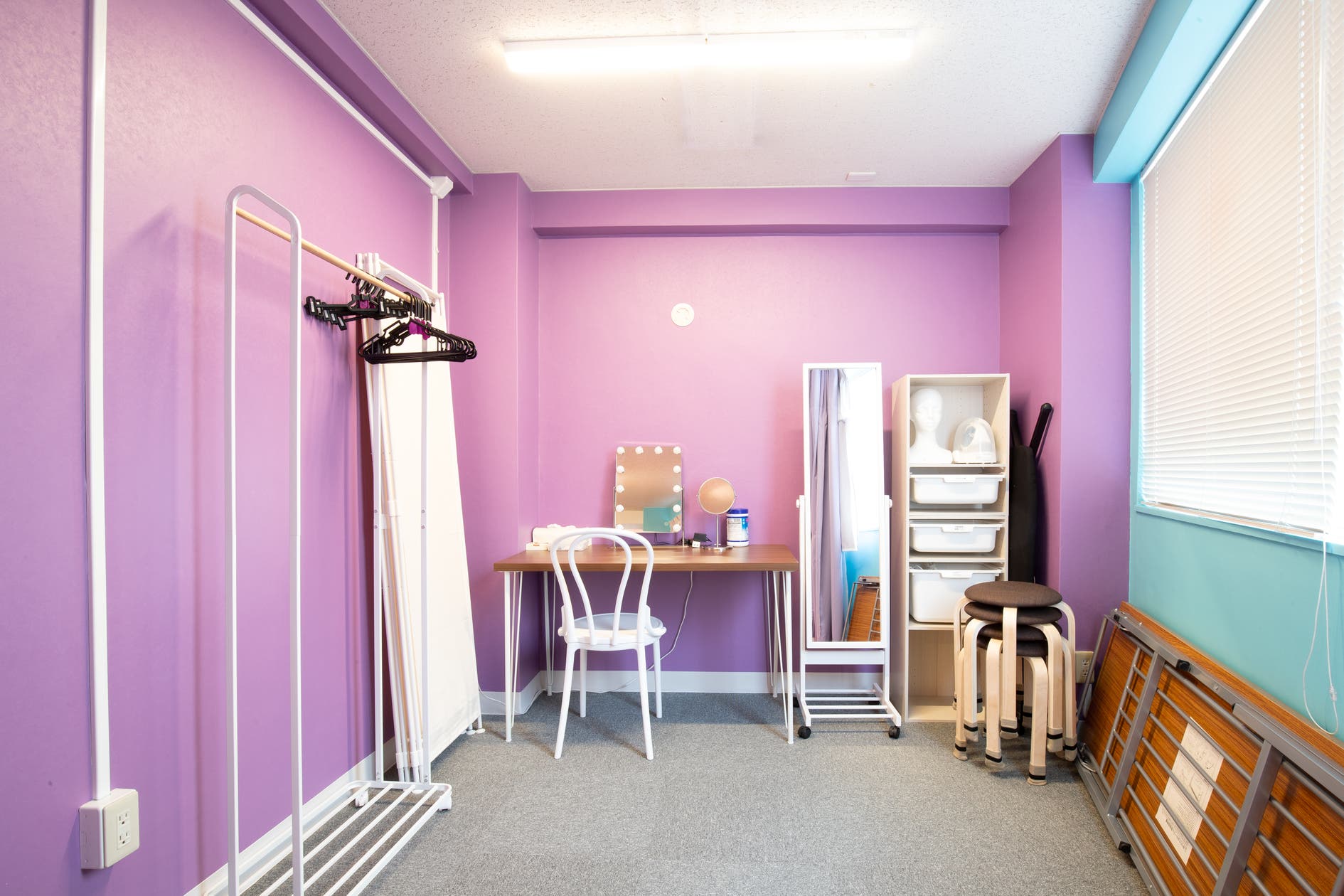 【カップケーキ】原宿系クレイジーメルヘン🧁 毒々しいほどビビットでカラフルなデコラティブなスタジオの写真14