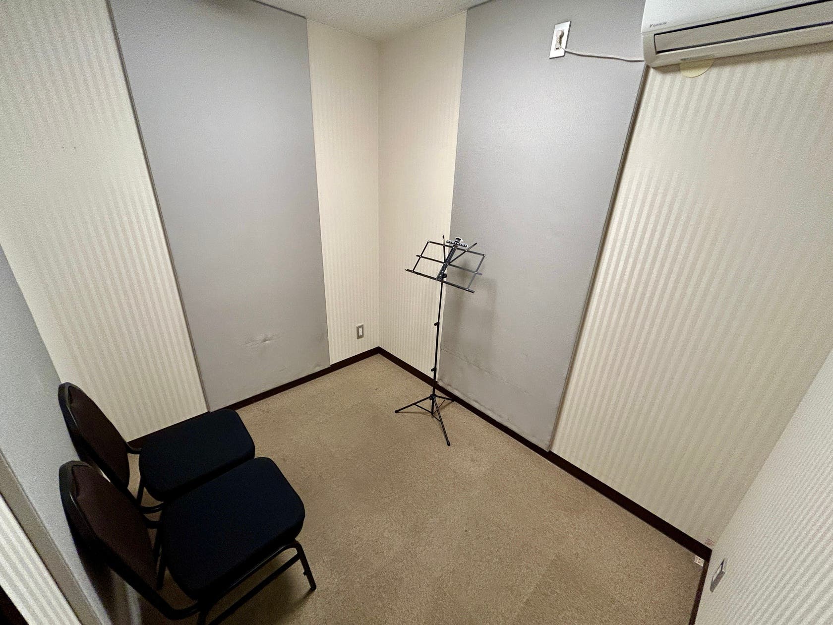 roomC【銀座駅 1分】歌唱・発声練習・楽器演奏OK!の写真3