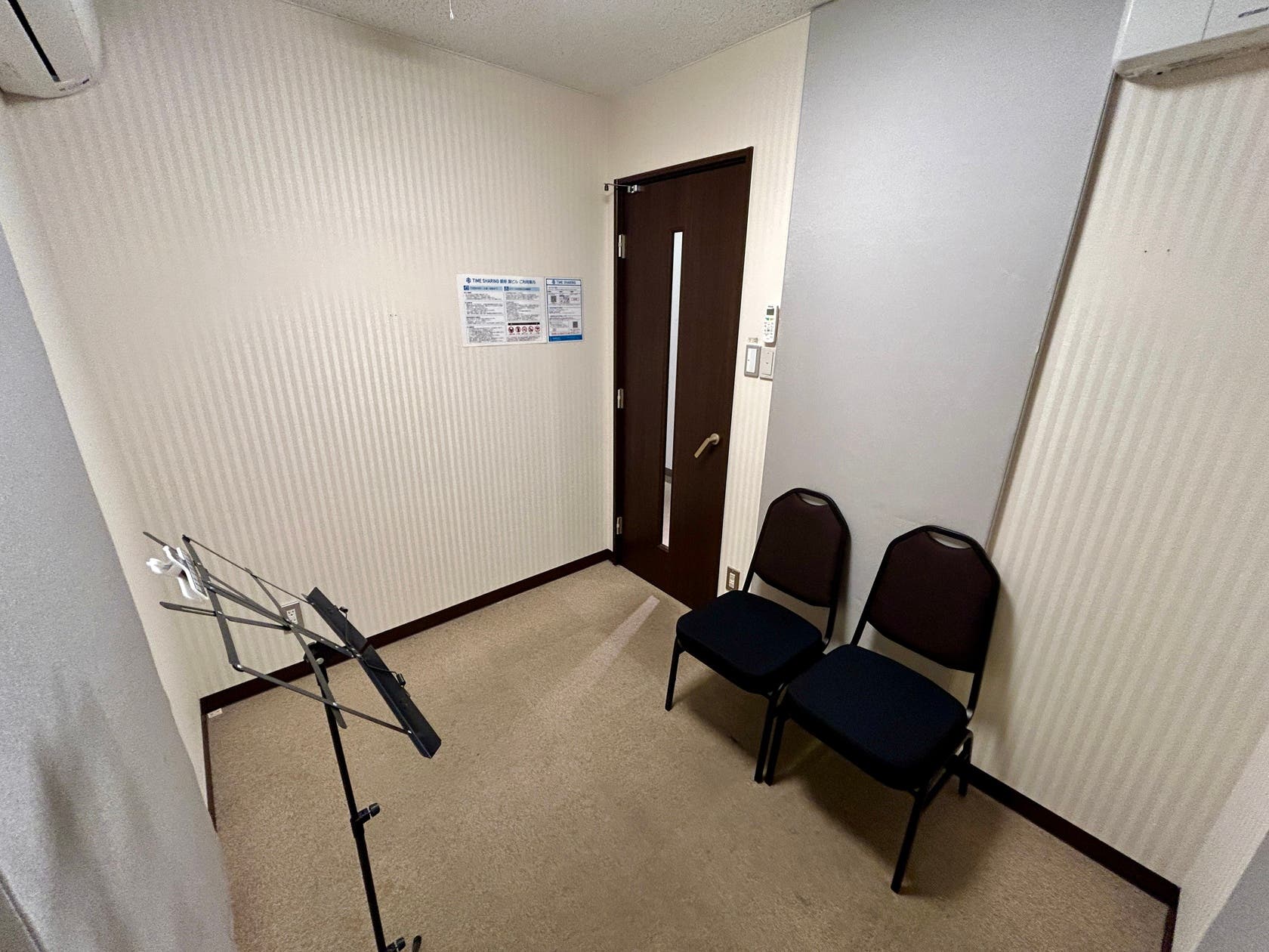 roomC【銀座駅 1分】歌唱・発声練習・楽器演奏OK!の写真1