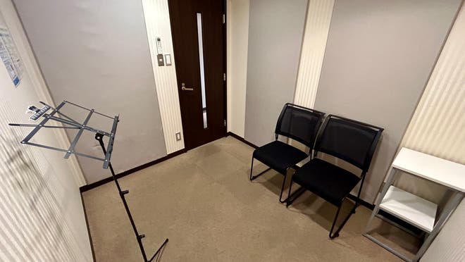 roomQ【銀座駅 1分】歌唱・発声練習・楽器演奏OK!の写真1