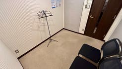 roomQ【銀座駅 1分】歌唱・発声練習・楽器演奏OK!の写真2