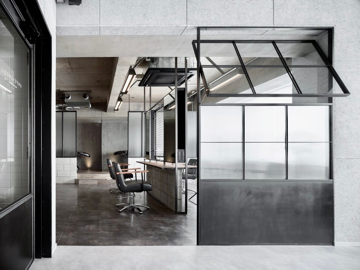 伏見駅、丸の内駅からどちらも徒歩3分。上質なインダストリアルなヘアサロンです♪の写真5