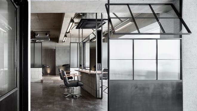 伏見駅、丸の内駅からどちらも徒歩3分。上質なインダストリアルなヘアサロンです♪の写真5