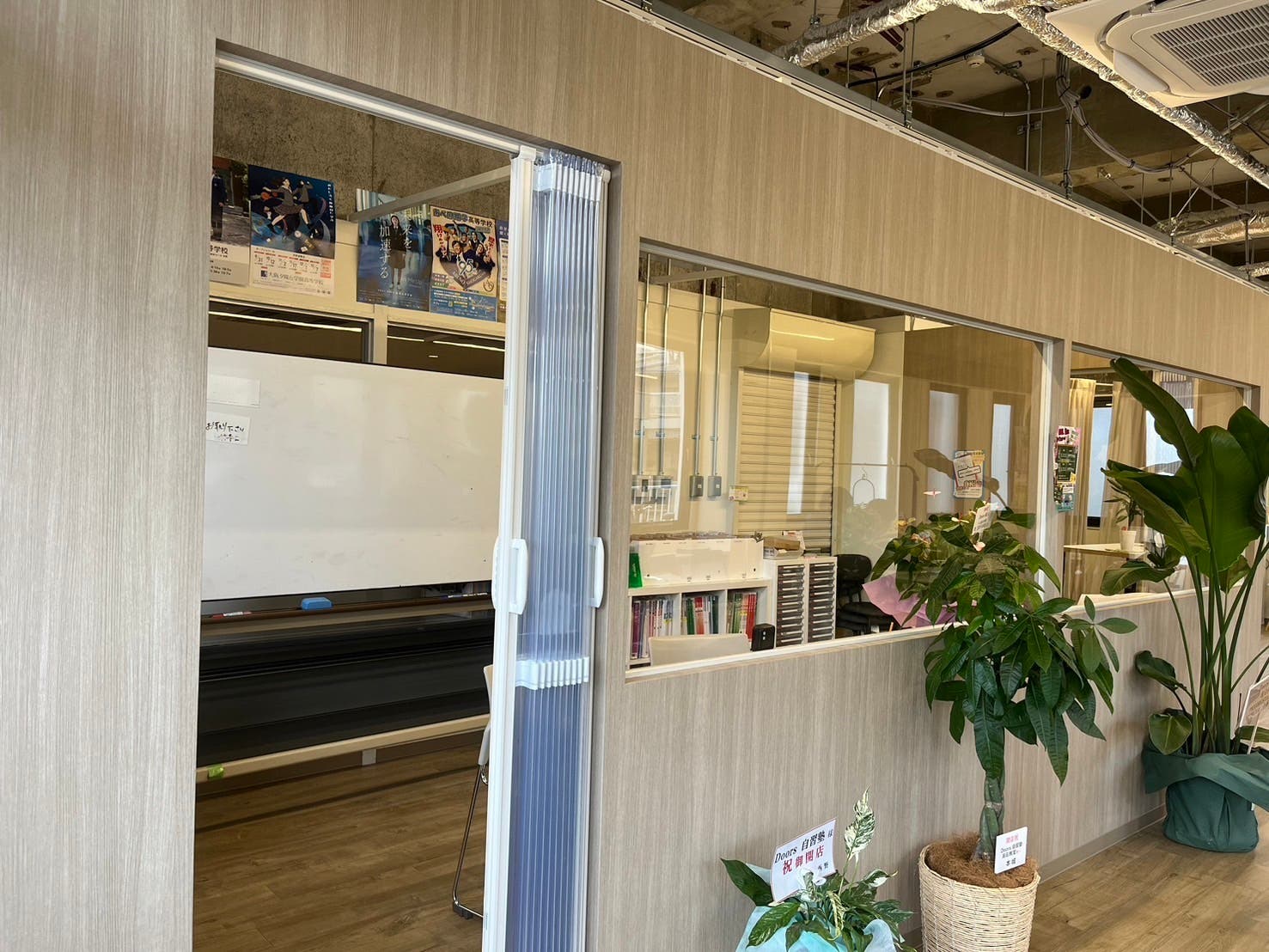 カフェの中のスペースをお貸ししますの写真1