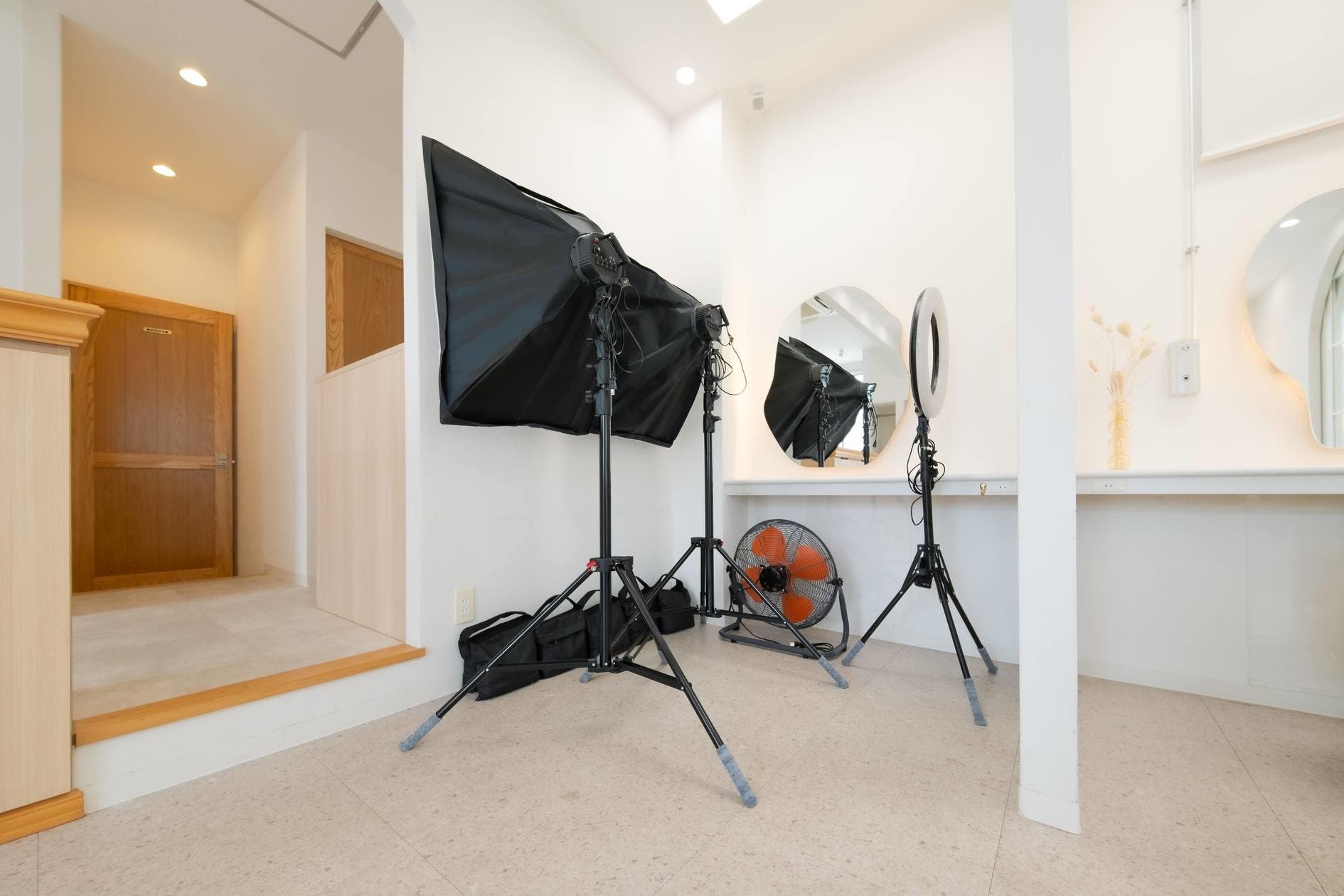 北谷美浜・アメリカンビレッジ★自然光はもちろん。照明を使ってのスタジオ撮影も◎ ロケ撮影の拠点としても最適の写真10