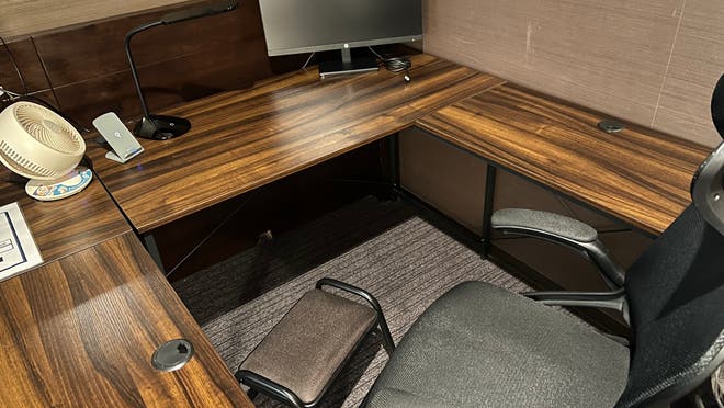 【ラグナスイート新横浜】新横浜徒歩5分!ホテル客室でのゆったりテレワーク!の写真1