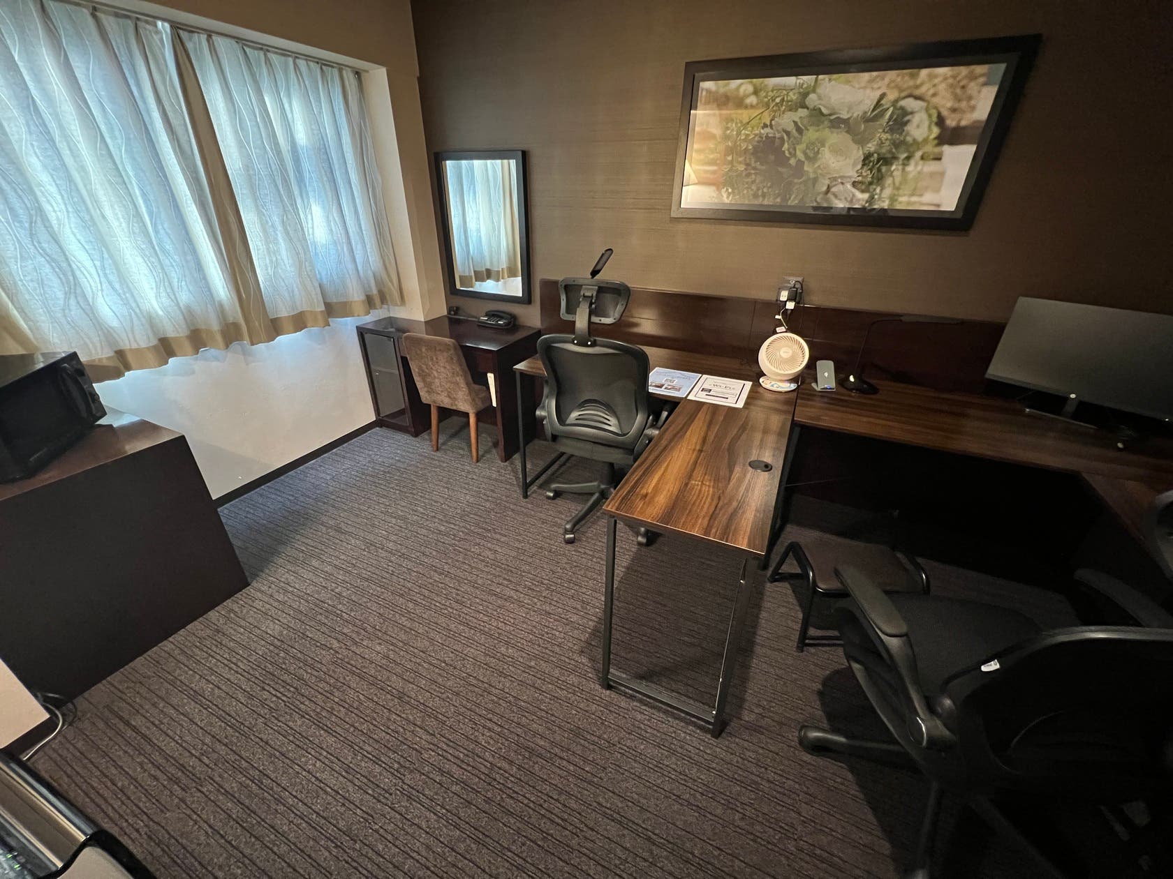 【ラグナスイート新横浜】新横浜徒歩５分！ホテル客室でのゆったりテレワーク！の写真2