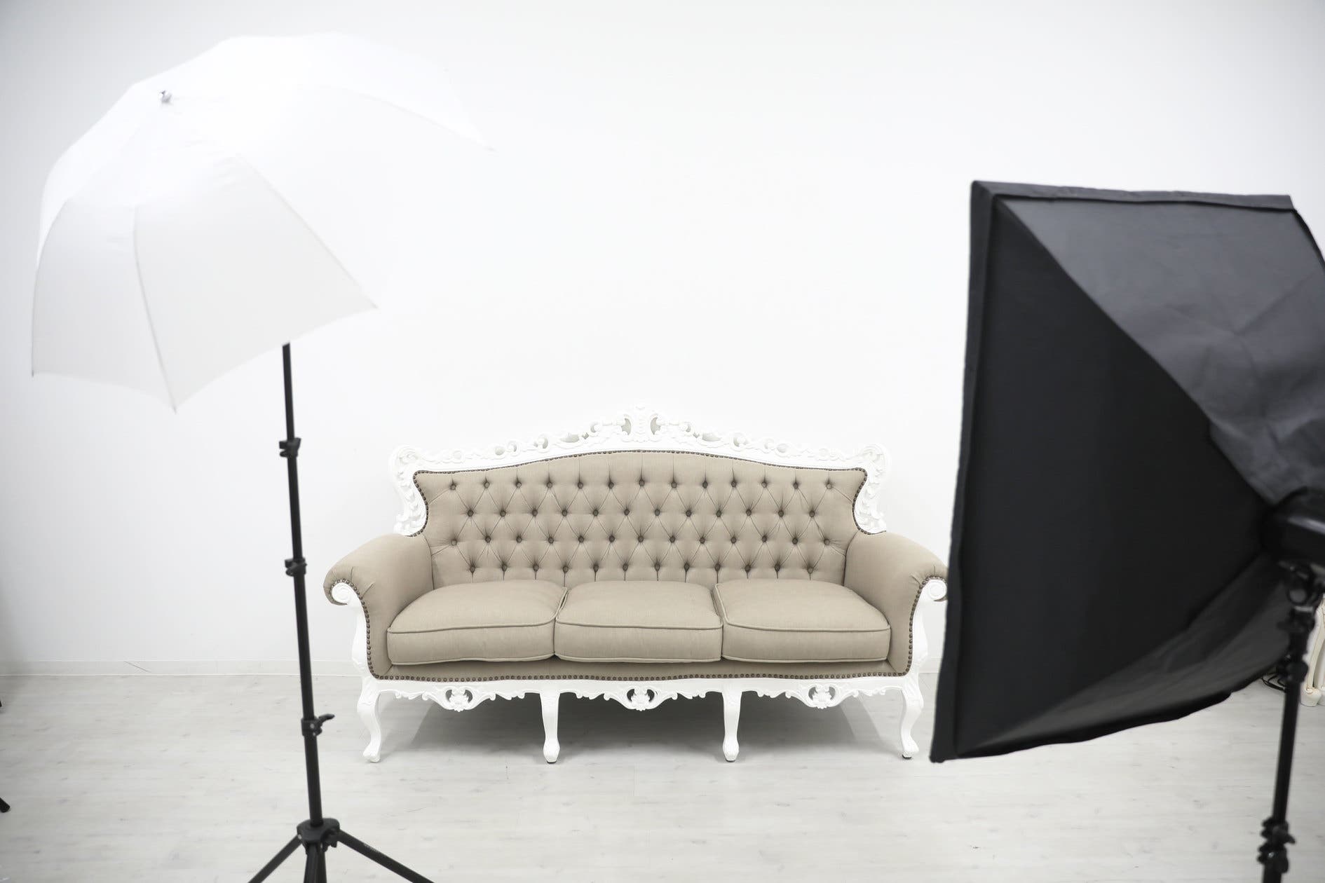 【ココスタジオ日本橋】白背景の撮影ルーム📸 換気・定期消毒✨無料WiFi✨コスプレ撮影👚✨の写真6