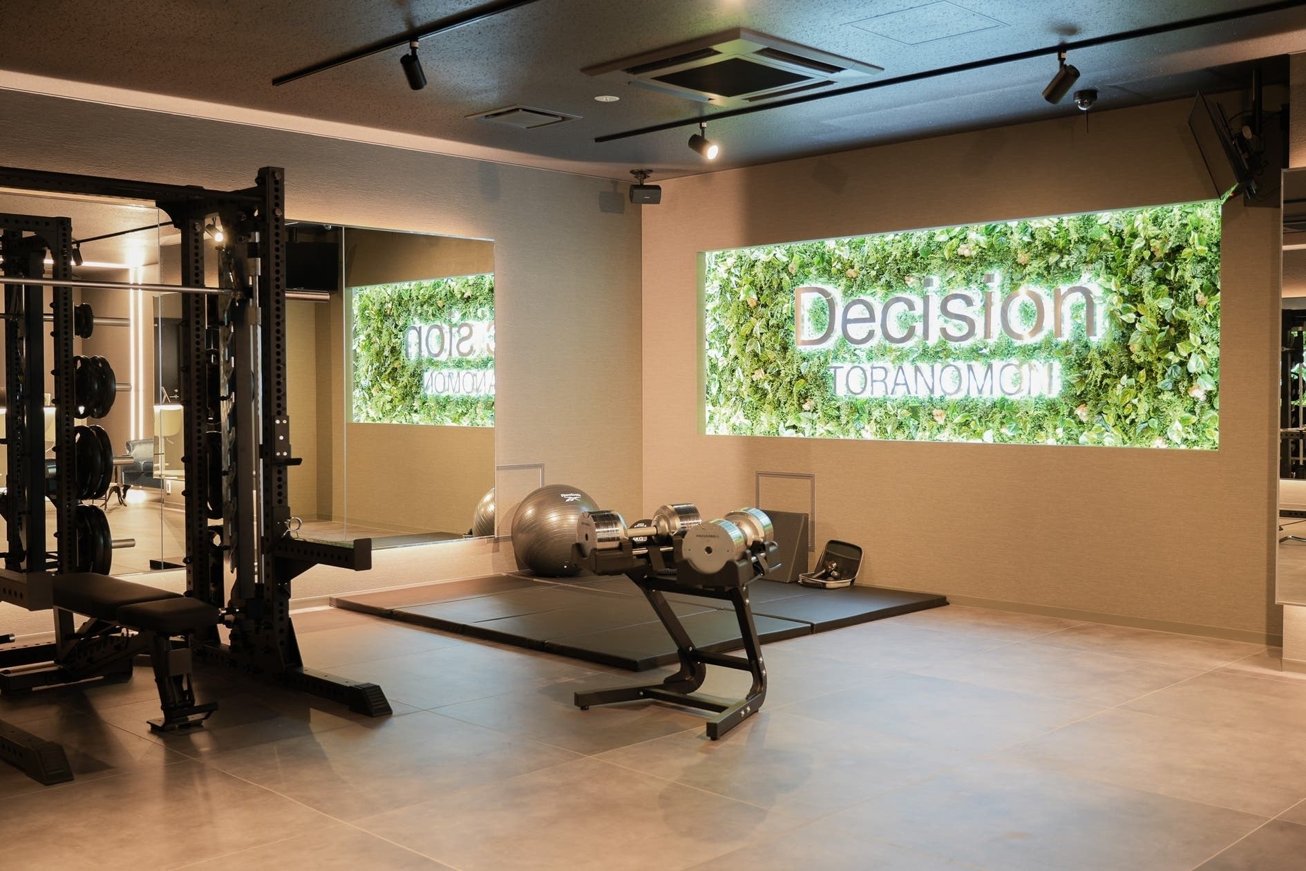 《虎ノ門駅徒歩30秒》 大人数貸切利用可！新築内装で豊富なマシン設備！SNS動画写真撮影OK！の写真3