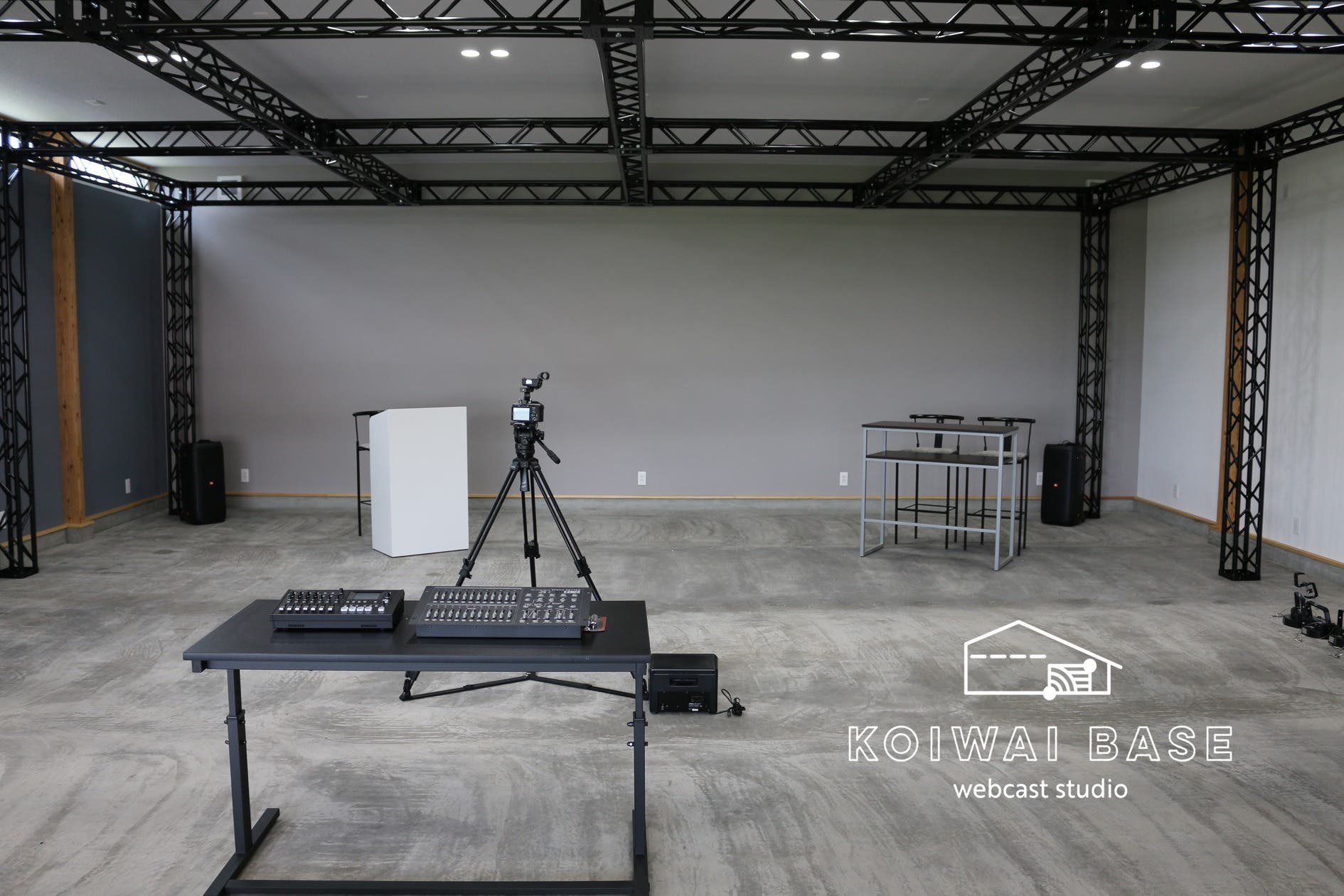 ライブ配信や収録が可能なスタジオです!　撮影機材や音響機材もご用意してます。の写真4