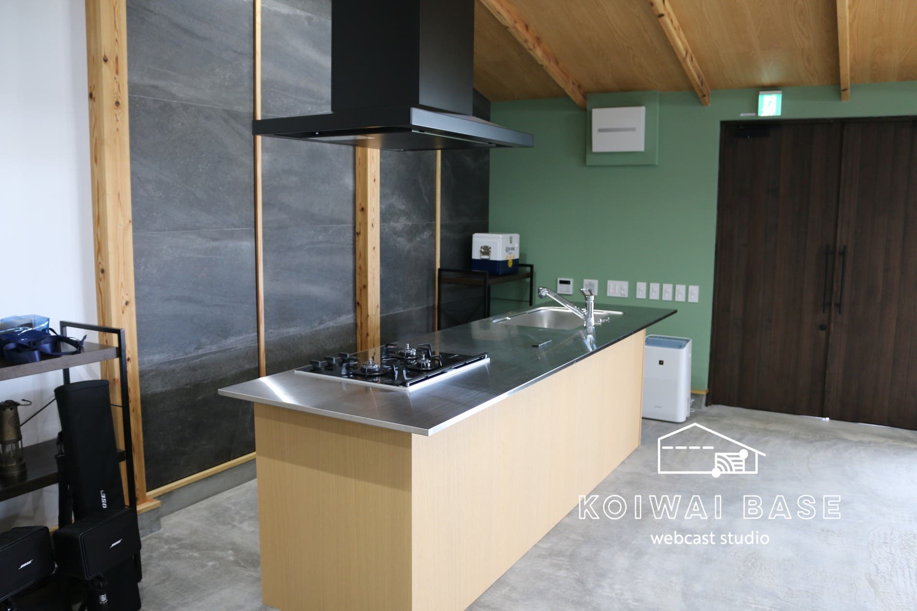 ライブ配信や収録が可能なスタジオです!　撮影機材や音響機材もご用意してます。の写真8