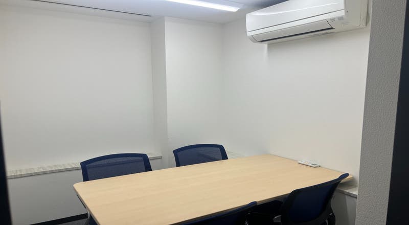 【4人用】Wi-Fi・コンセント完備！函館駅前徒歩2分！短時間利用可能の貸会議室です！