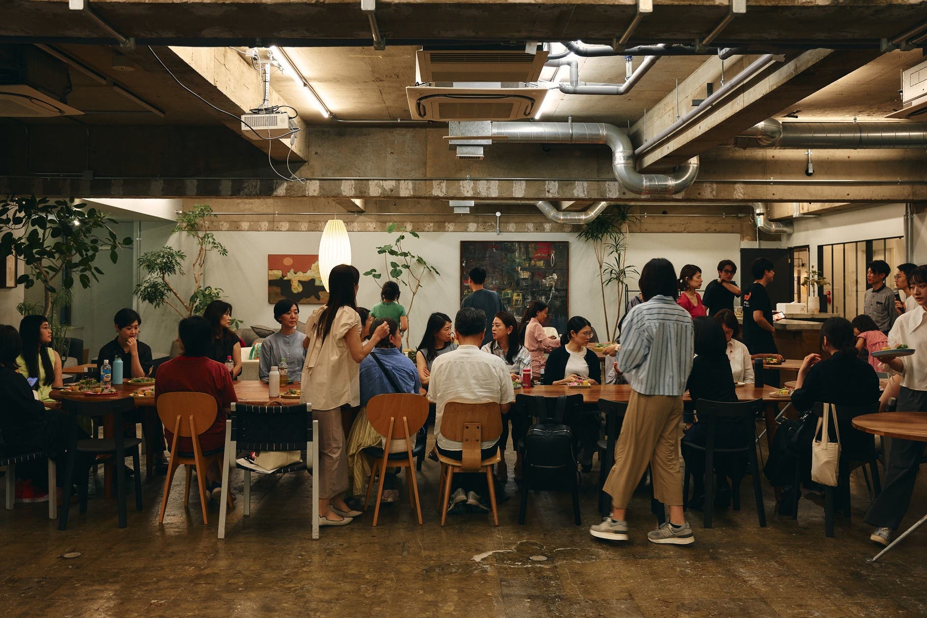 【永田町駅2分・100名対応】忘年会/新年会/セミナーにオススメ｜こだわりのインテリア｜212㎡の広々空間の写真10