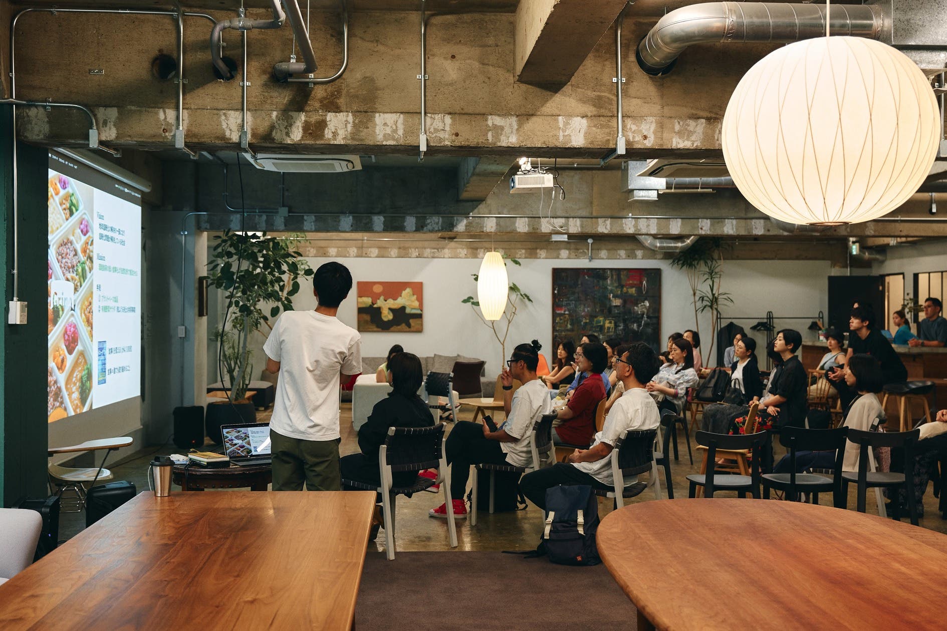 【永田町駅2分・100名対応】忘年会/新年会/セミナーにオススメ｜こだわりのインテリア｜212㎡の広々空間の写真15