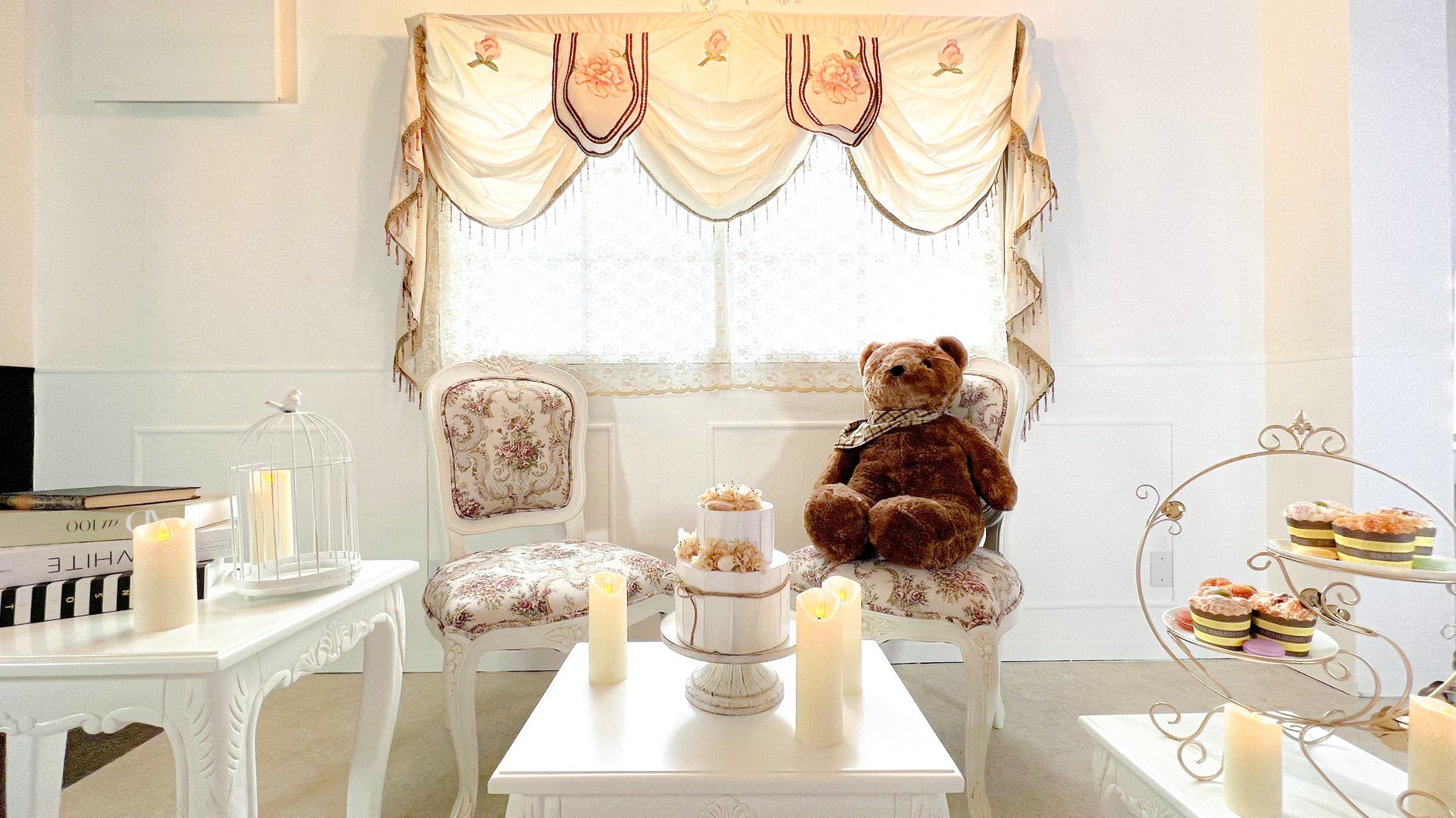 【白家具セット】椅子・テーブル・マントルピースの画像1