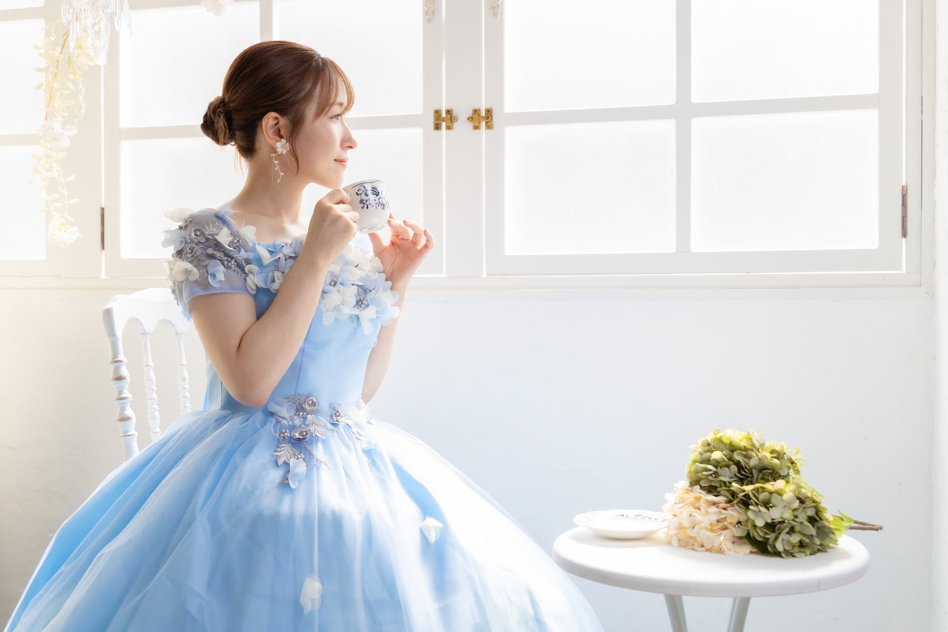 【花と光のハーモニー】自然光｜花天蓋ベッド｜大型ドライフラワー｜漆喰壁・レンガ壁｜ドレス着放題！｜撮影機材無料!の写真16