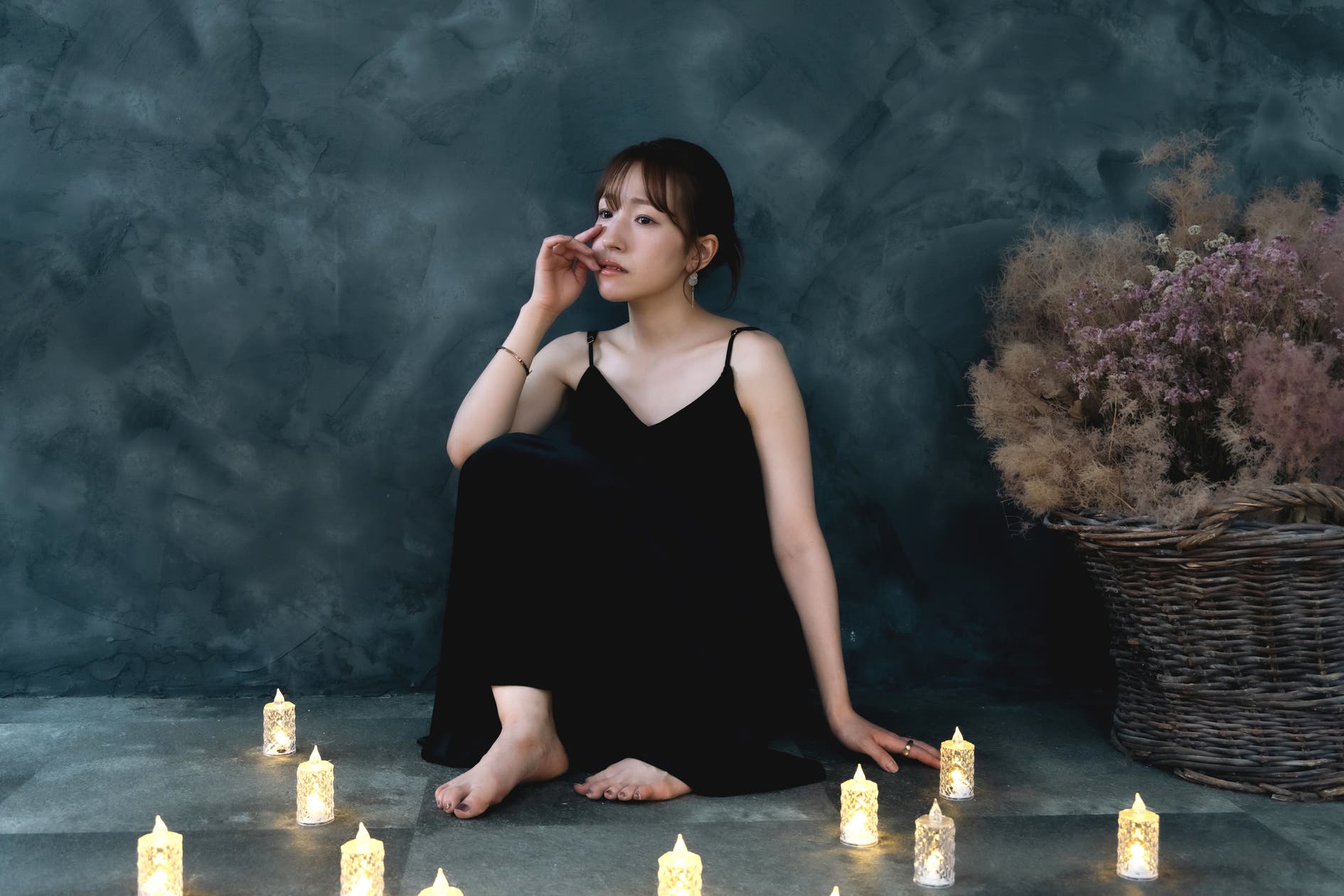 【花と光のハーモニー】自然光｜花天蓋ベッド｜大型ドライフラワー｜漆喰壁・レンガ壁｜ドレス着放題！｜撮影機材無料!の写真13