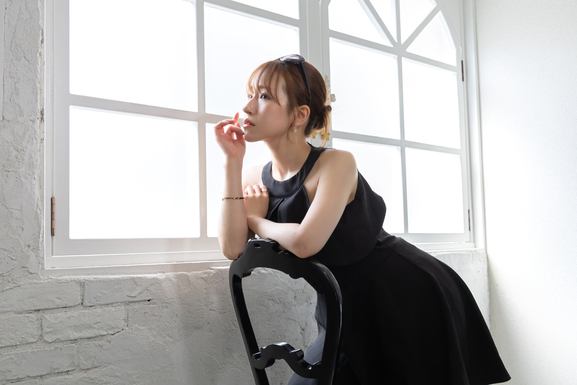 【花と光のハーモニー】自然光｜花天蓋ベッド｜大型ドライフラワー｜漆喰壁・レンガ壁｜ドレス着放題！｜撮影機材無料!の写真15